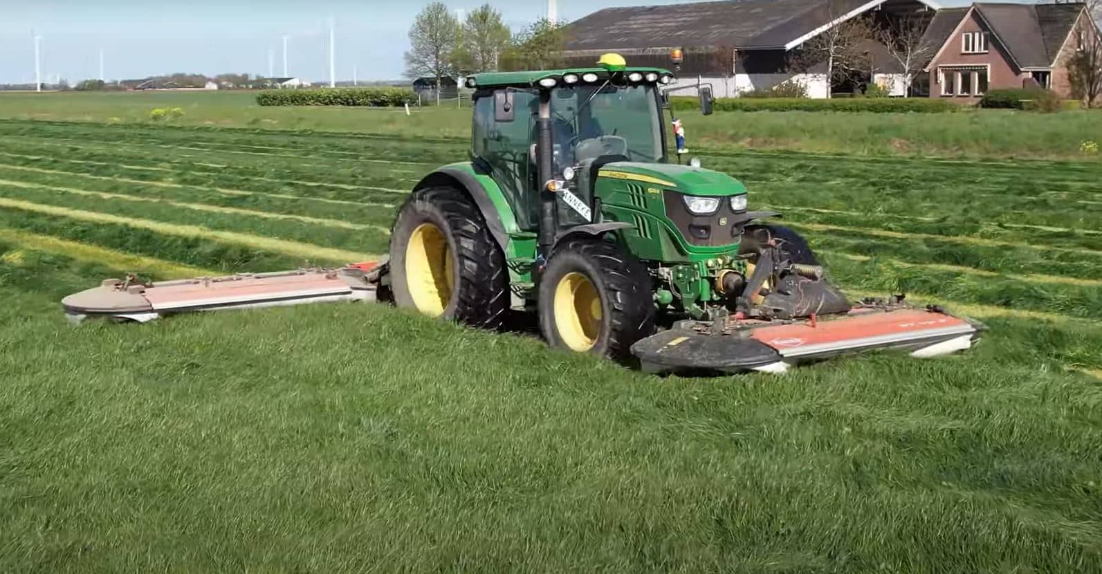 Video: mooie eerste snede maaien in Zeewolde - Ruwvoerforum
